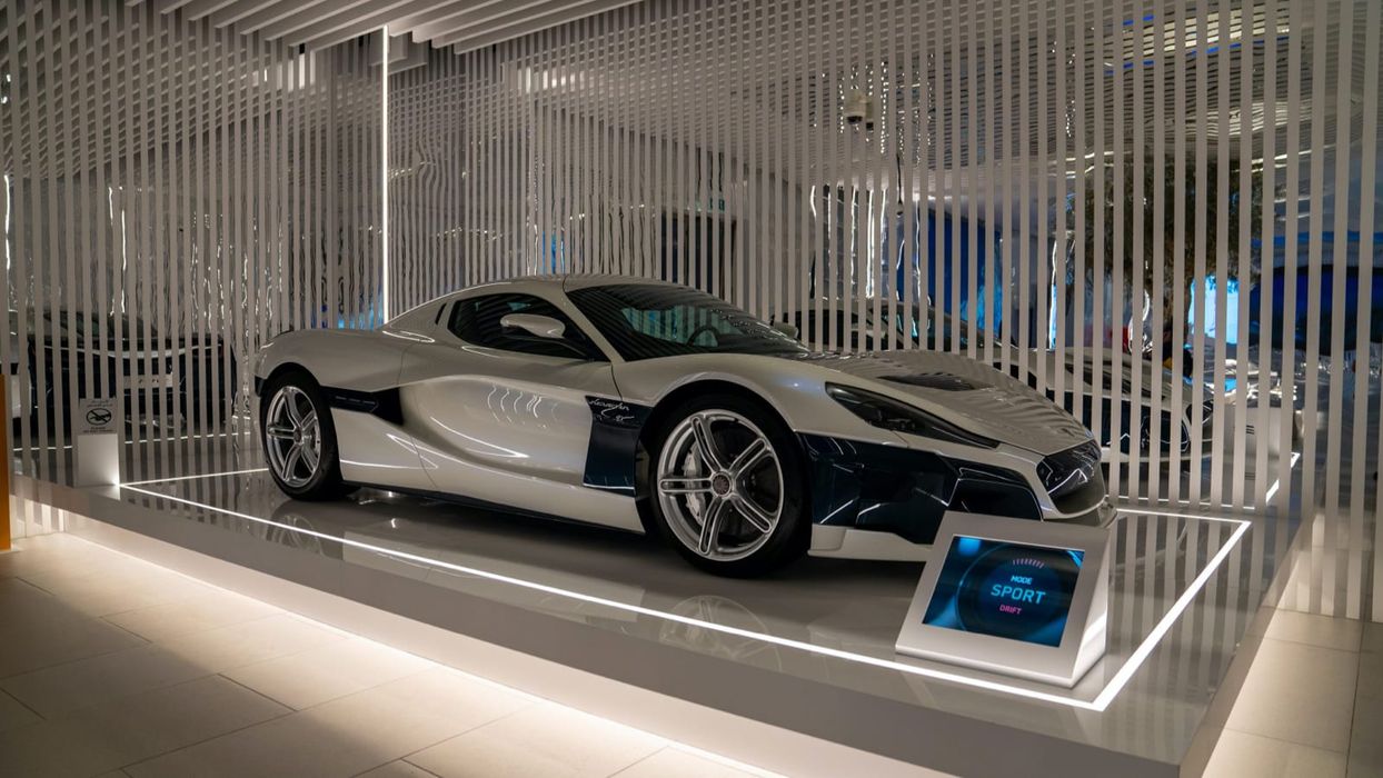Electric Hypercar Dazzles at Dubai’s Expo 2020 « Fabbaloo